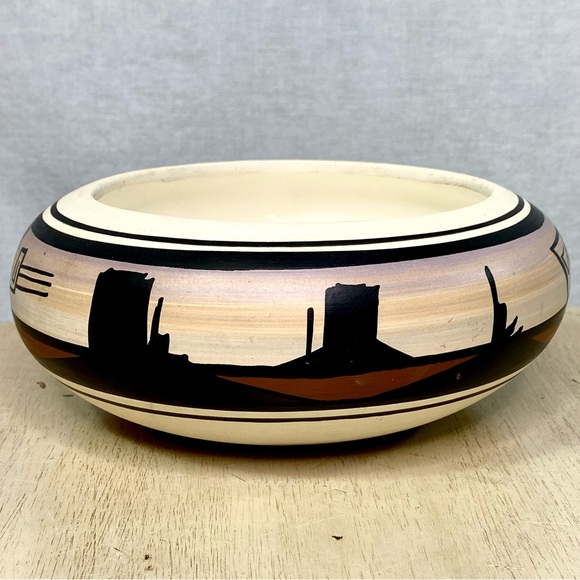 A.W. Thorne | Accents | Navajo Pottery Bowl Vase Signed Aw Thorne ...